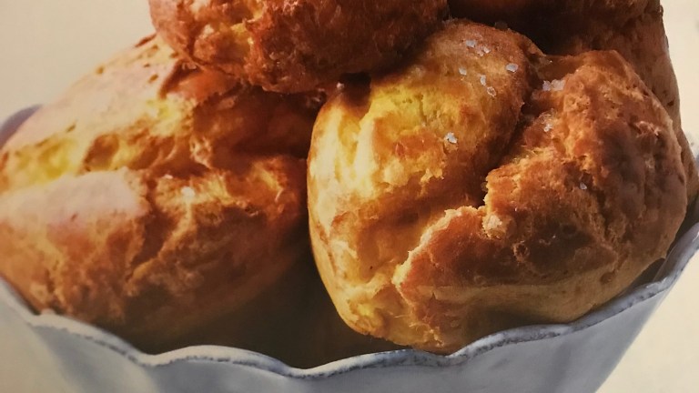 La fameuse gougère au fromage du mini Palais, Éric Frechon – La Table d ...